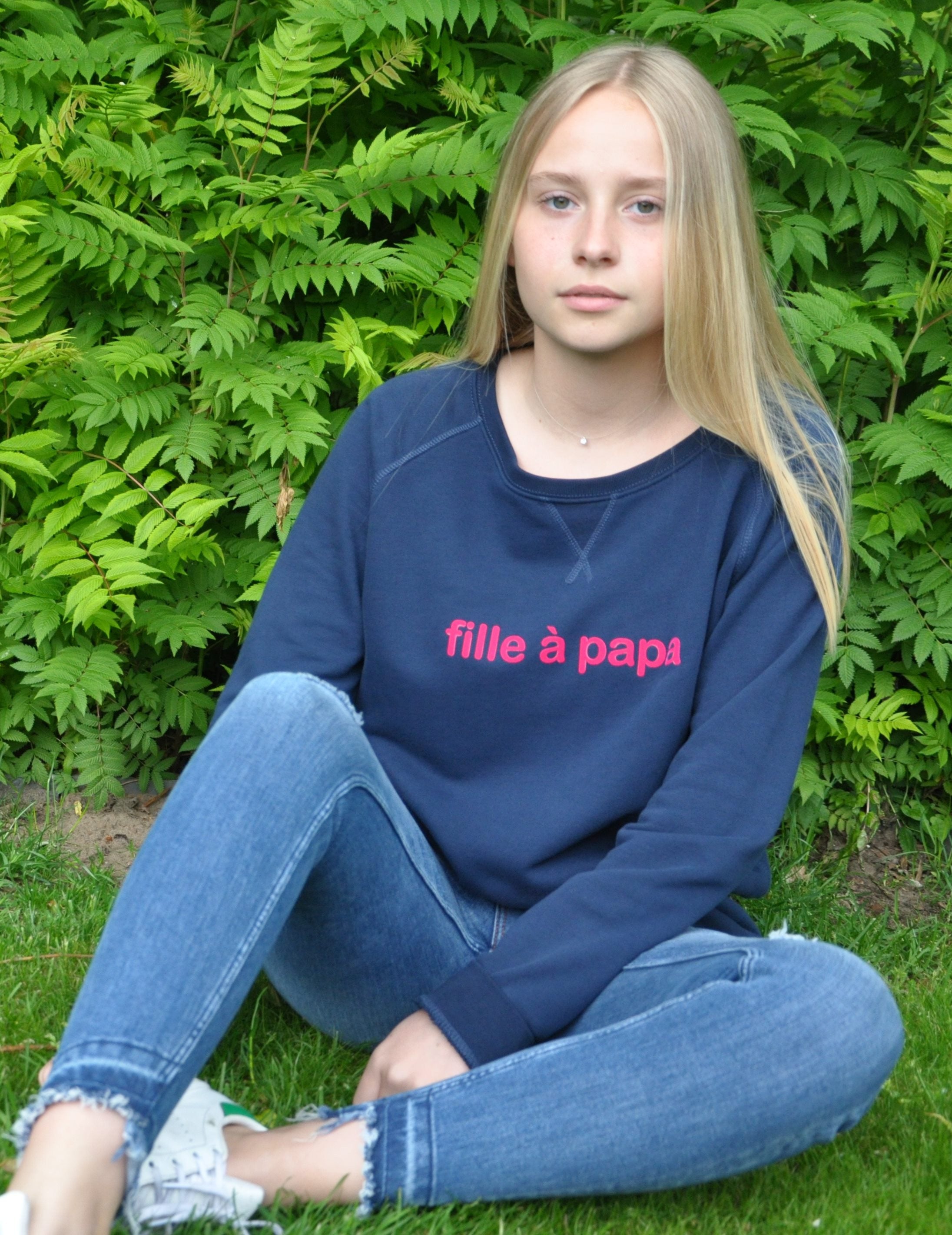 sweater fille à papa – une histoire belge